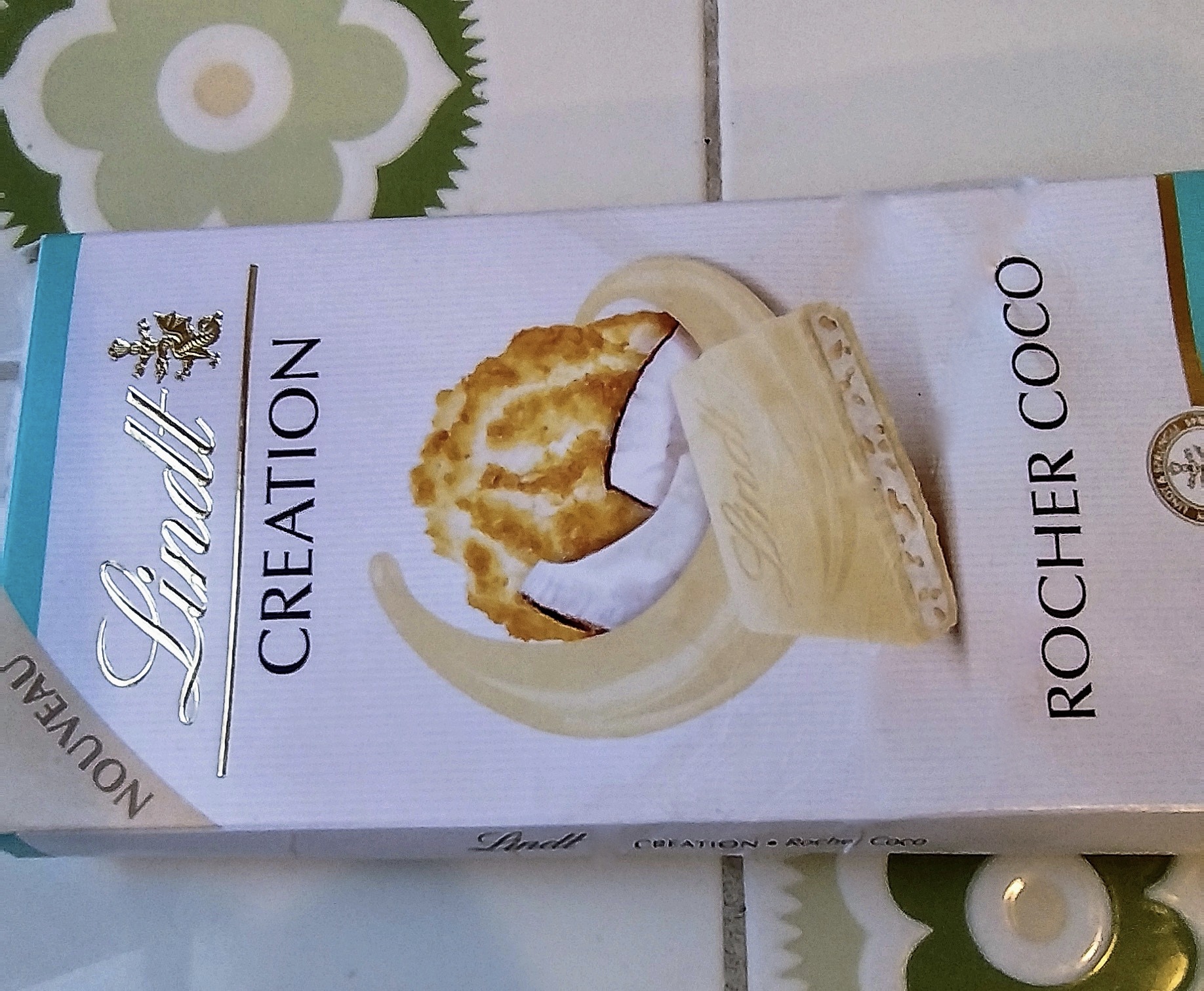 Tablette de chocolat Blanc Rocher Coco LINDT CREATION | Communauté Ma ...