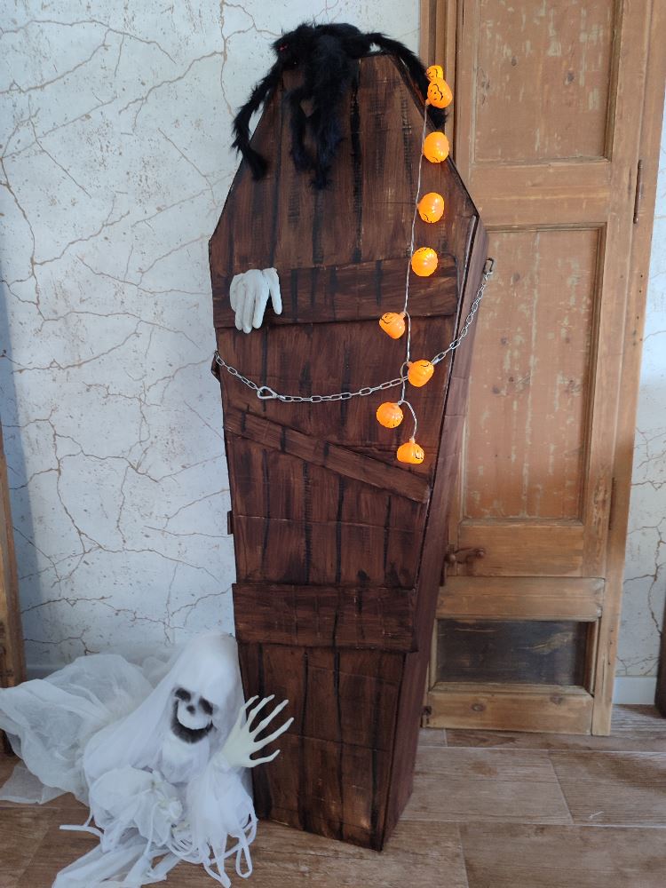 Ataúd terrorífico hecho de cartón reciclado (HALLOWEEN) | Comunidad de ...