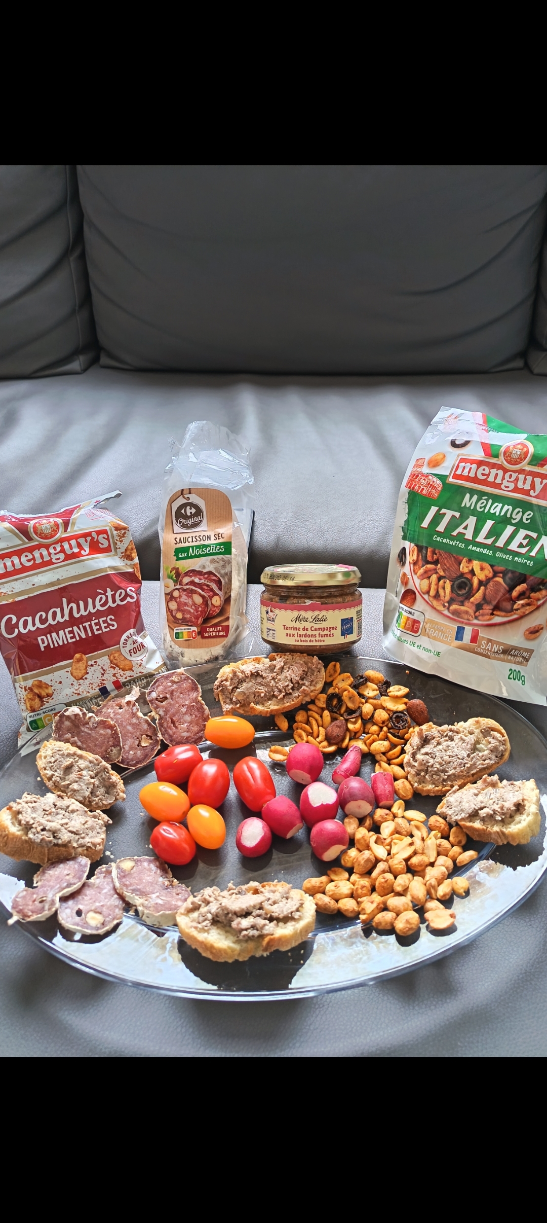 Apéro sympa avec Menguy's, saucisson Carrefour Original, Terrine mère ...